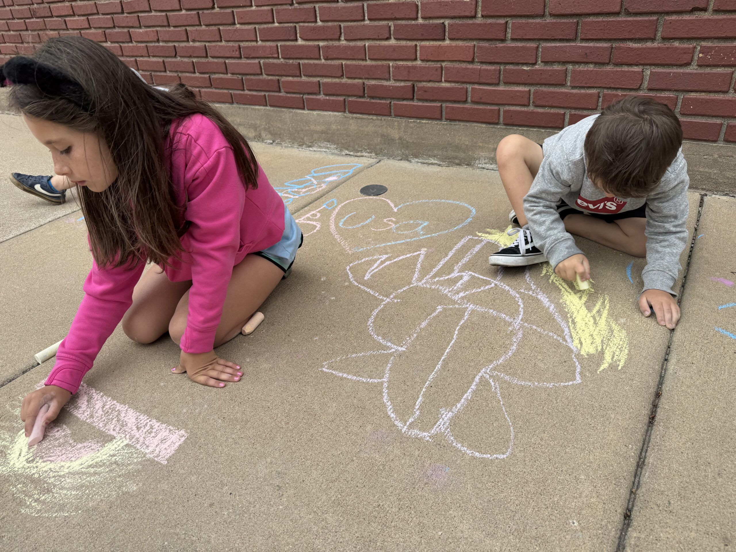 Chalk the Town draws hundreds downtown – The Hutchinson Tribune
