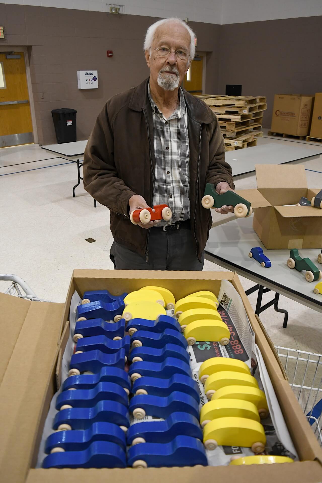 Craftsman makes toy cars from scrap lumber – The Hutchinson Tribune